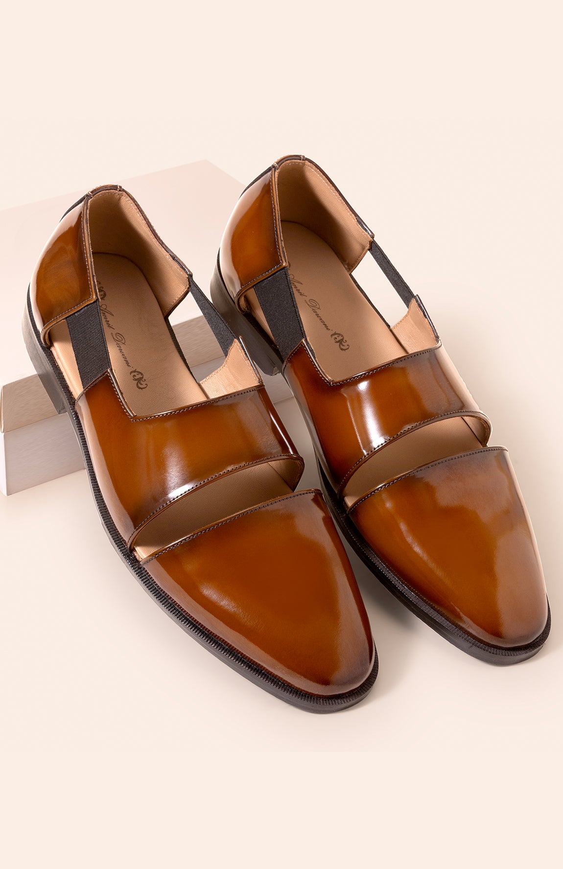 PLAIN SHINY DERBY SANDLES – Amrit Dawani